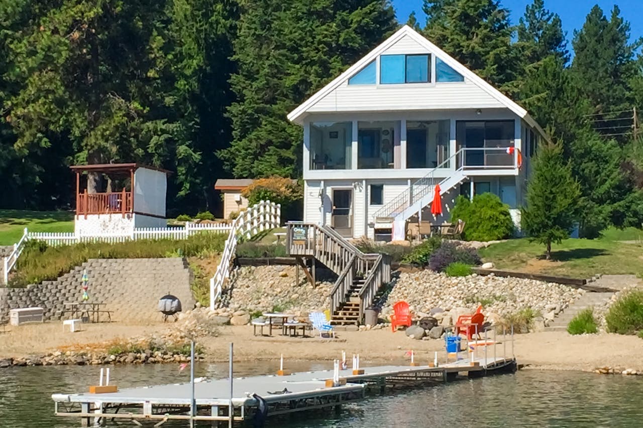 On the Shoreline | 4 Bed Cocolalla, ID Cabin | Vacasa