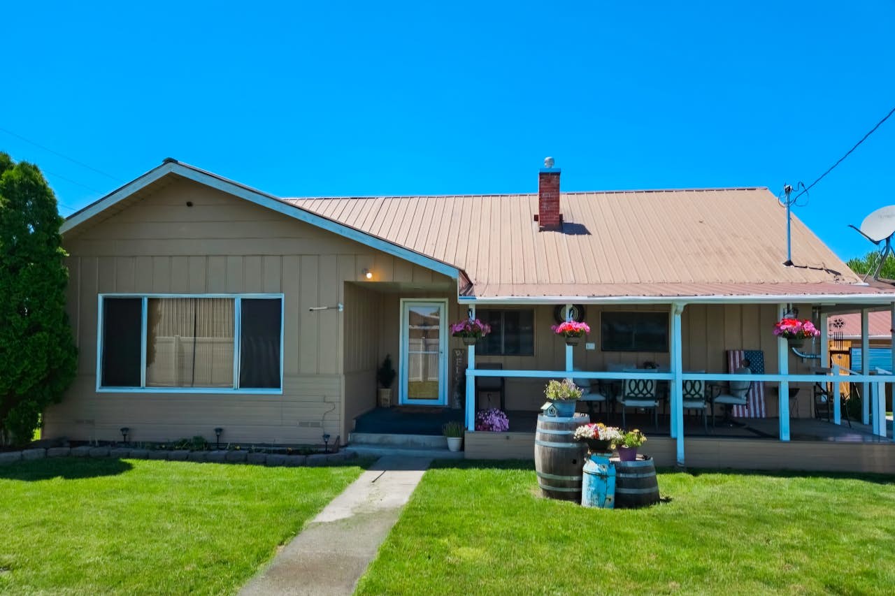 Lowden House | 2 BD Lowden, WA Vacation Rental | Vacasa