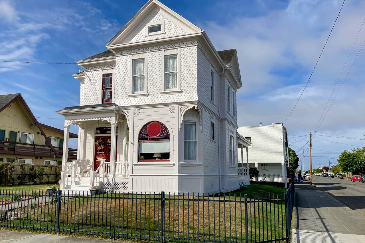 The Petch Manor | 4 Bed Eureka, CA House | Vacasa