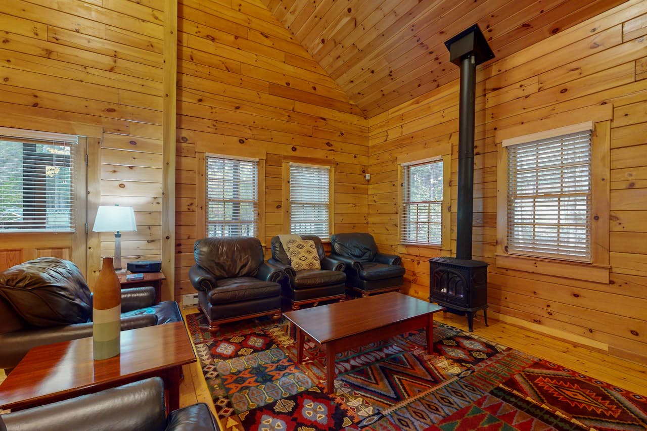 Bobcat Cabin 99 | 3 Bed Northport, ME Cabin | Vacasa