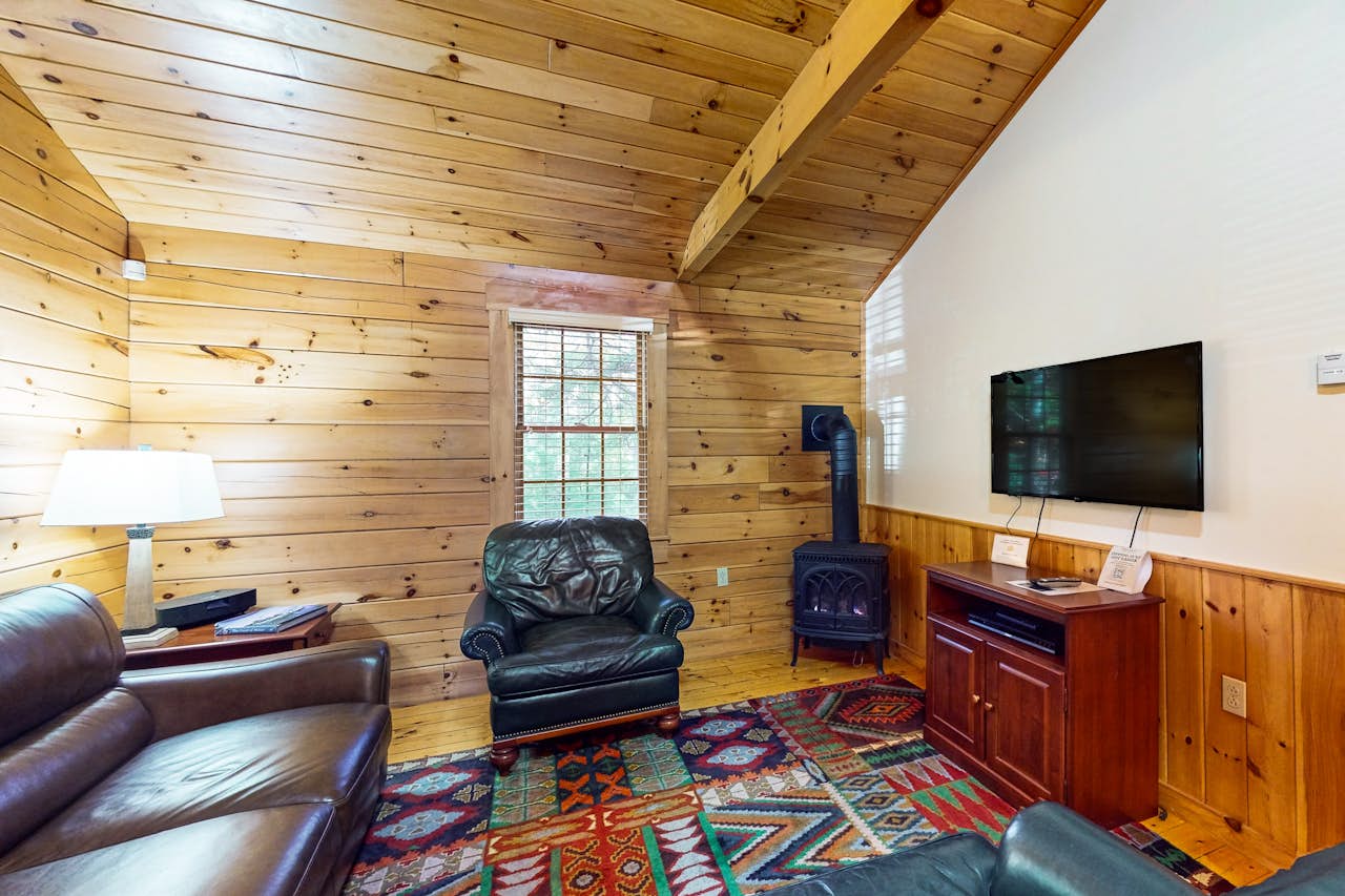 Bitter-berry Cabin 72 | 2 Bed Northport, ME Cabin | Vacasa