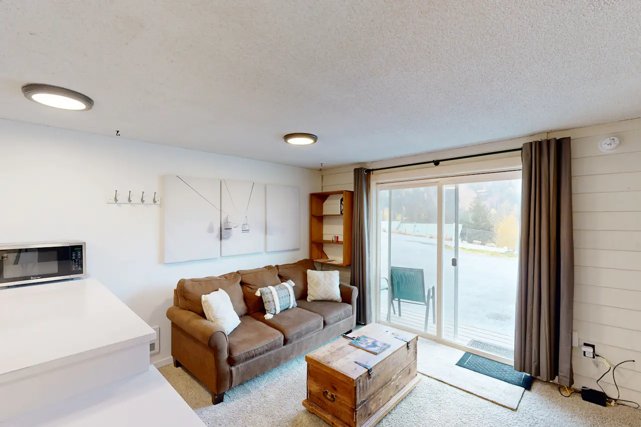 Ski Slope Condo | 0 Bed Sandpoint, ID House | Vacasa