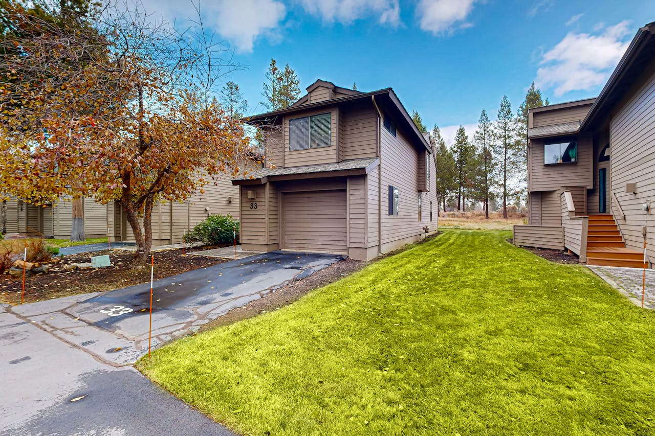 Pine & Peaks Getaway | 3 Bed Sunriver, OR Condo | Vacasa