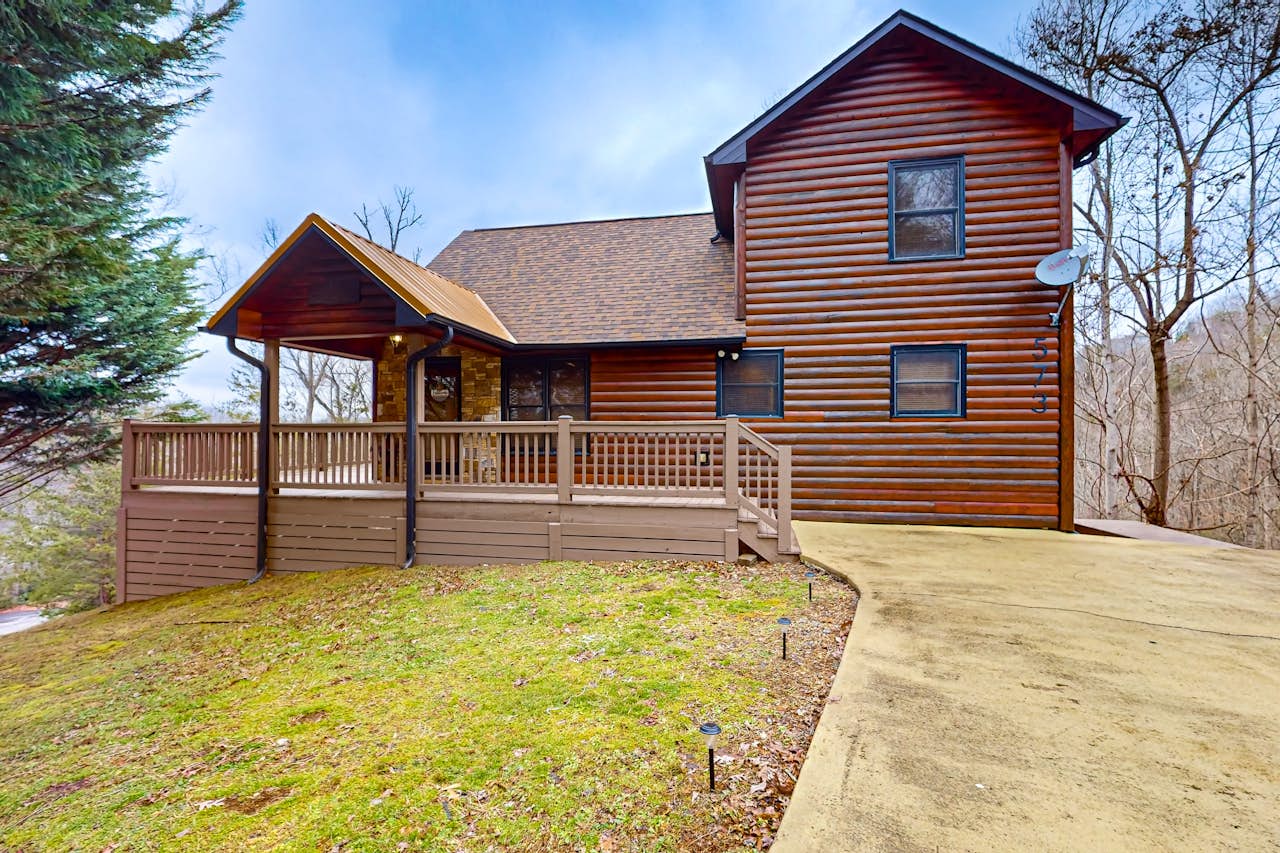 Red Oak Luxe Mountain Cabin | 3 BD Blue Ridge, GA Vacation Rental | Vacasa