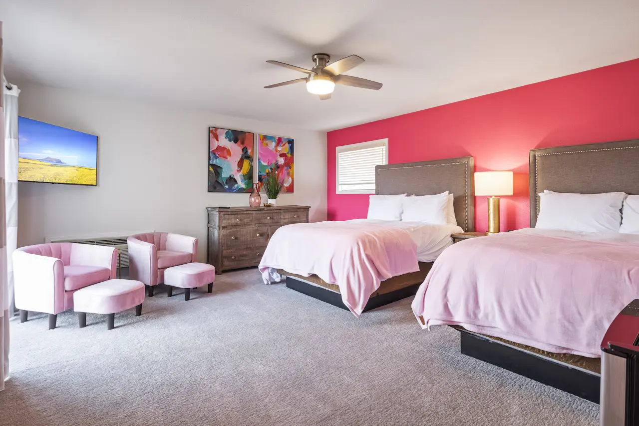 Lakeside Hideaway Pink Room | 0 Bed Osage Beach, MO Studio | Vacasa