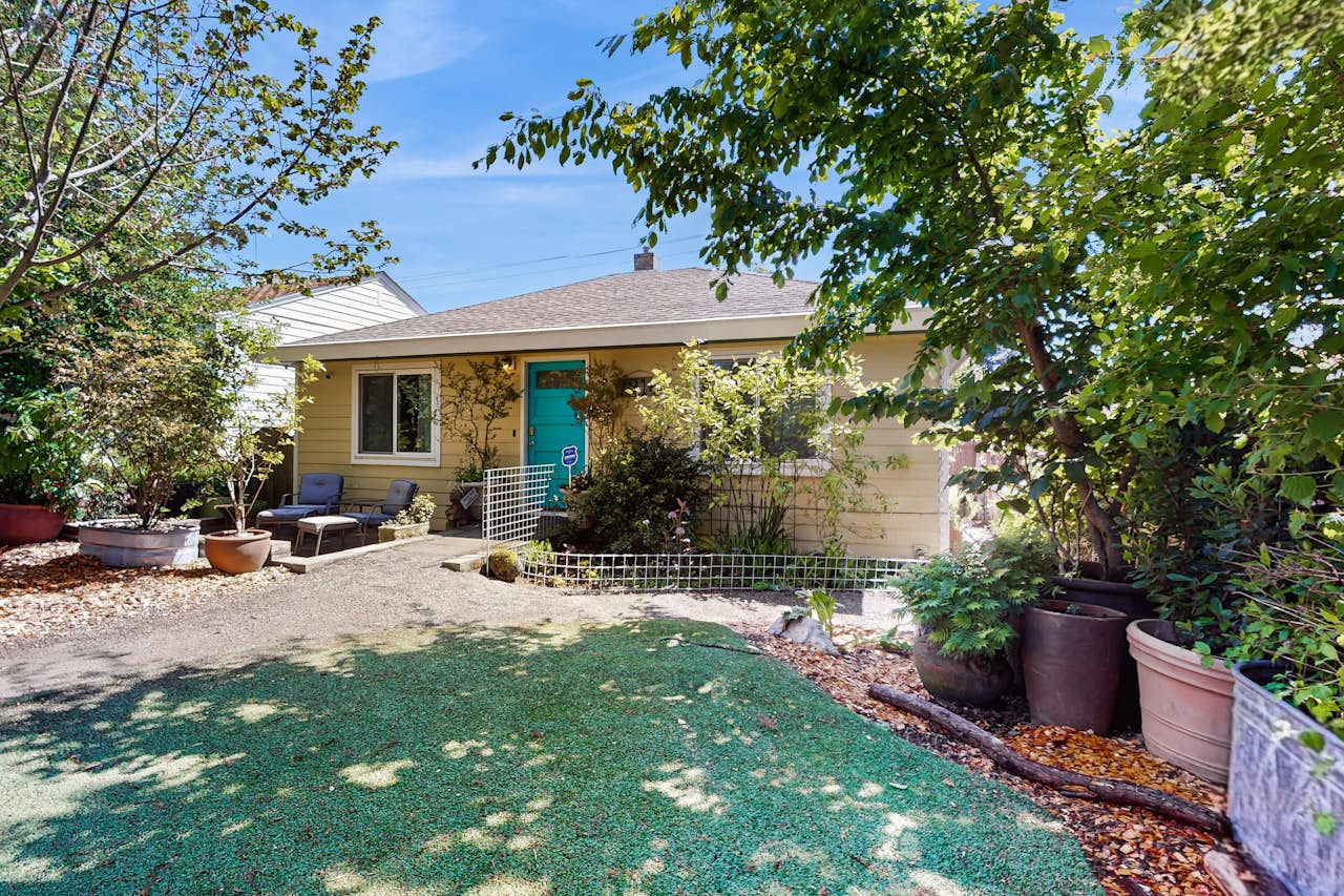 Bungalow Flora | 2 Bed Seattle, WA House | Vacasa