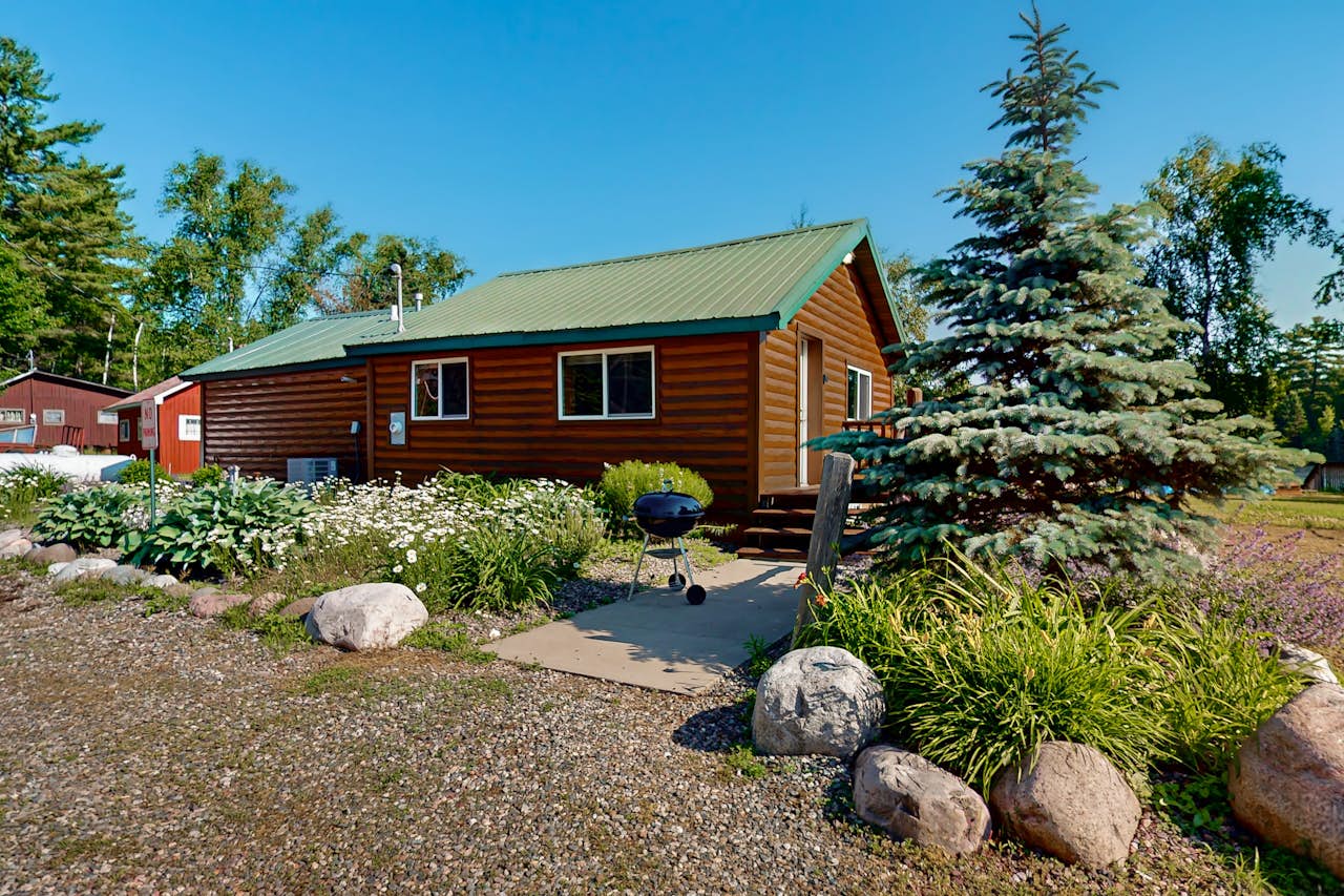 The Hunters Den | 1 Bed Mercer, WI Cabin | Vacasa