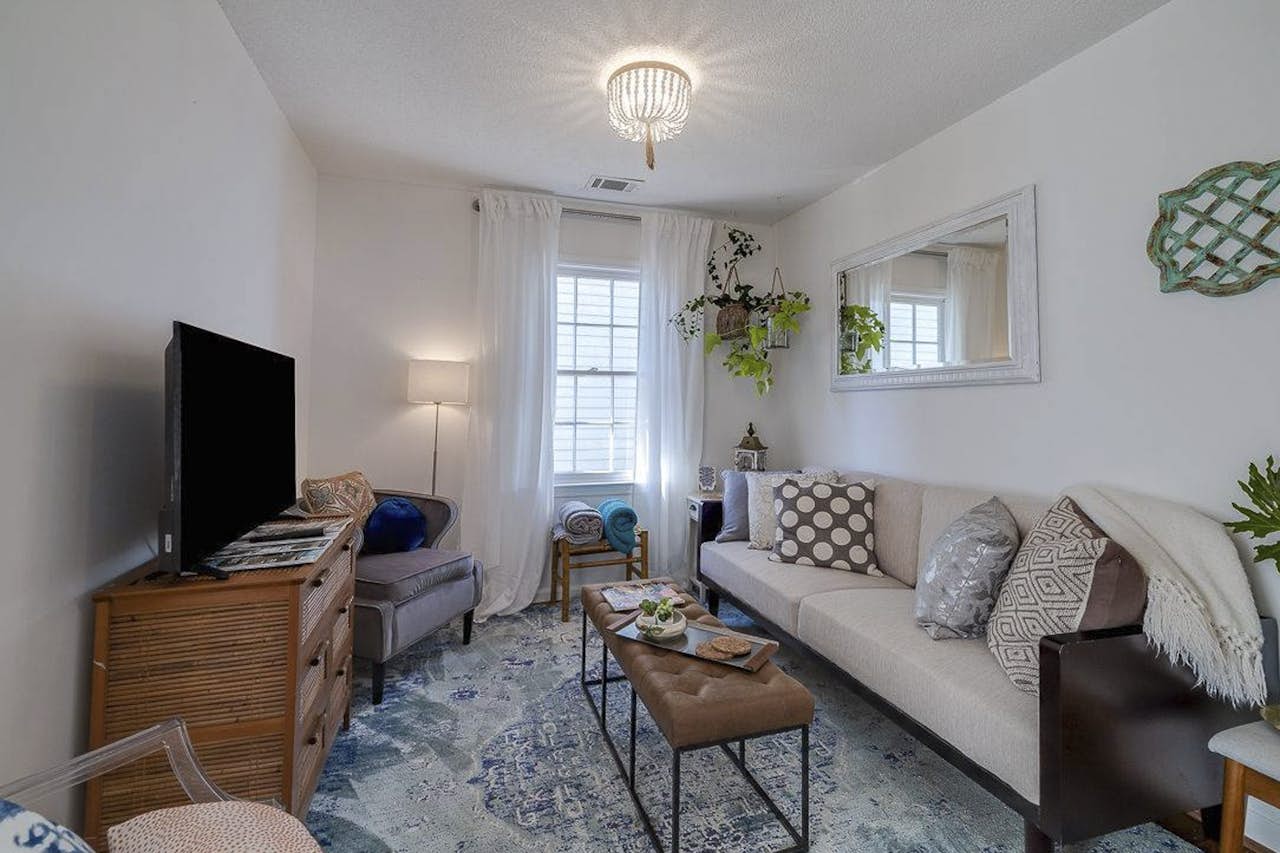 The Canopy Loft | 3 Bed Savannah, GA Apartment | Vacasa