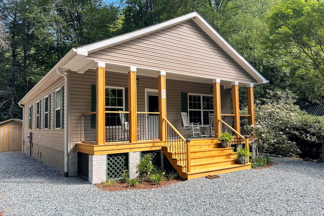 LIndville Land Harbor Retreat | 3 Bed Newland, NC Cottage | Vacasa