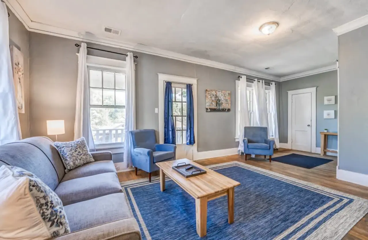 Rozelle Roost Upstairs | 1 Bed Memphis, TN House | Vacasa