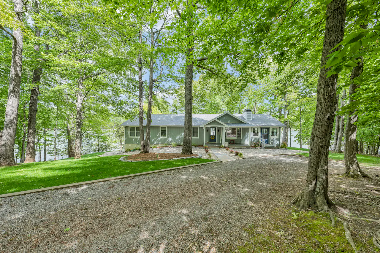 LAKE Point Retreat | 5 Bed Huddleston, VA House | Vacasa