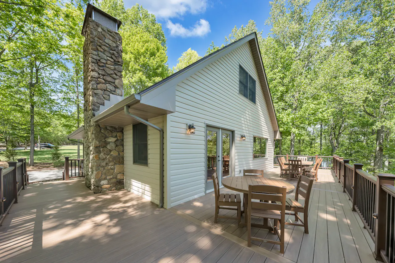 LAKE Sunrise Retreat | 6 Bed Huddleston, VA House | Vacasa