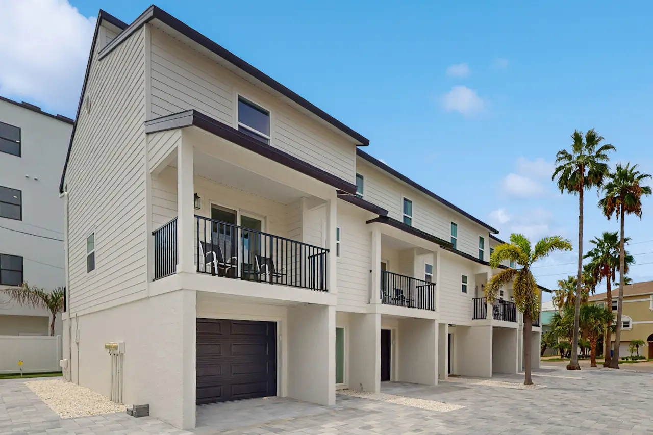 Spacious and dog friendly close to the Gulf and beaches AC WIFI and WD ...