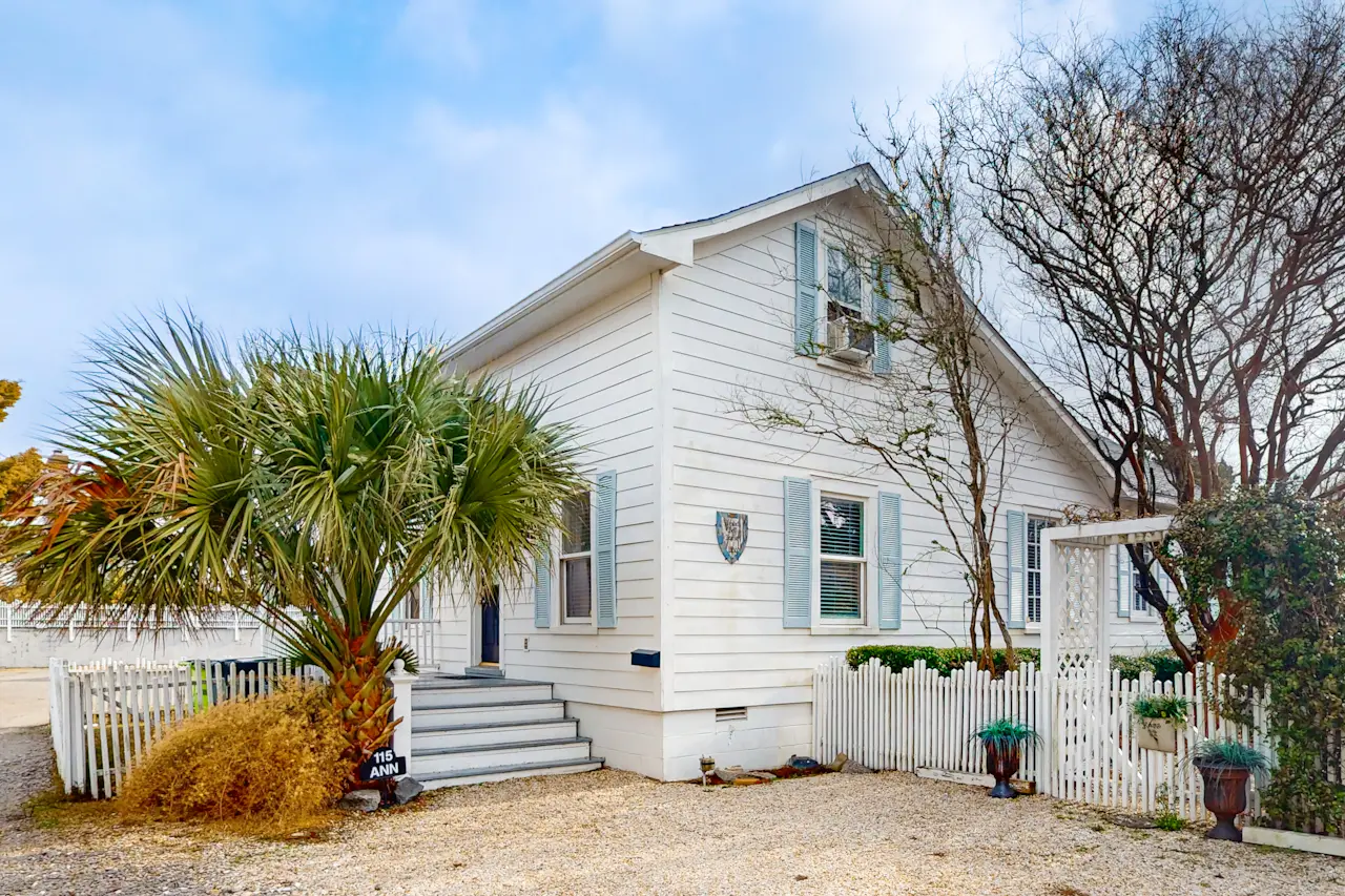 BFCT16 Elizabeth Bell House | 3 Bed Beaufort, NC House | Vacasa