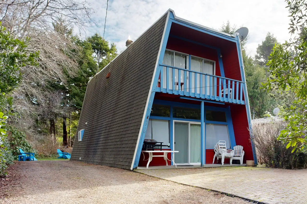 Fun and Unforgettable Beach House Dog friendly with a Great Location ...