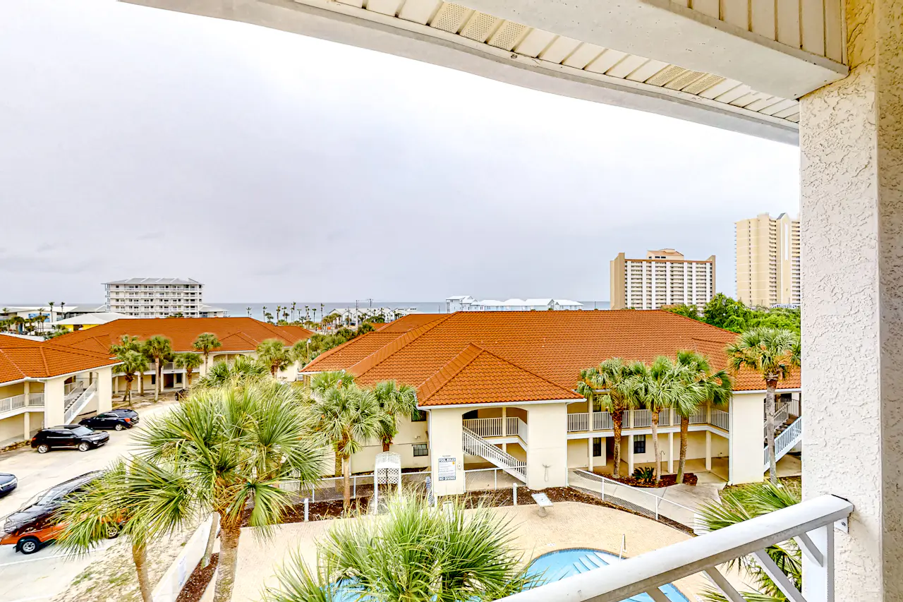 Cozy condo with pools, tennis, gym, mini golf, beach access, & balcony ...