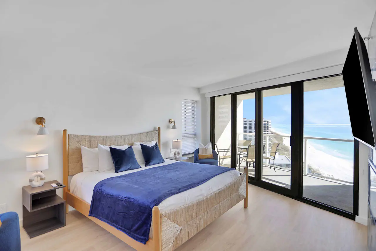 Luxurious 16th Floor oceanfront retreat with shared pool & resort ...