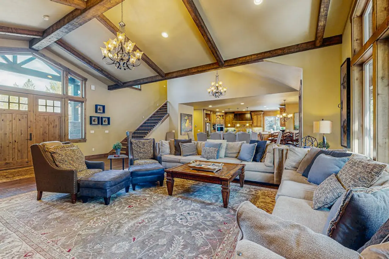 Luxury home with private hot tub, bikes & fireplace - quarry pool ...