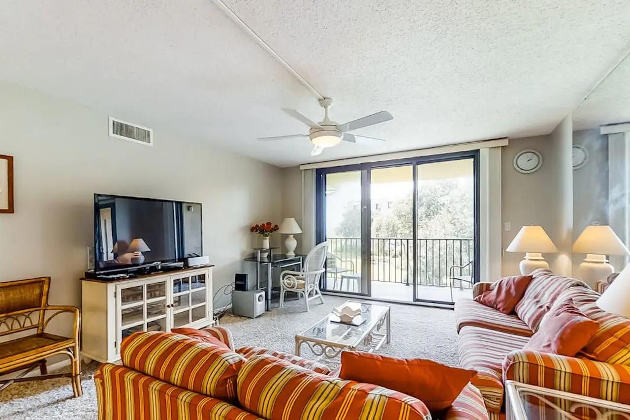 Spacious Condo with Beach Access, Shared Pool, Hot Tub, Ocean Views ...